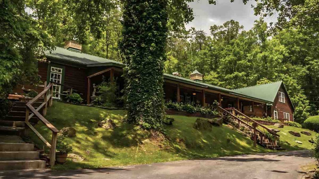 South Carolina Mountains: Cozy Cabins and Lodges with Fun Activities